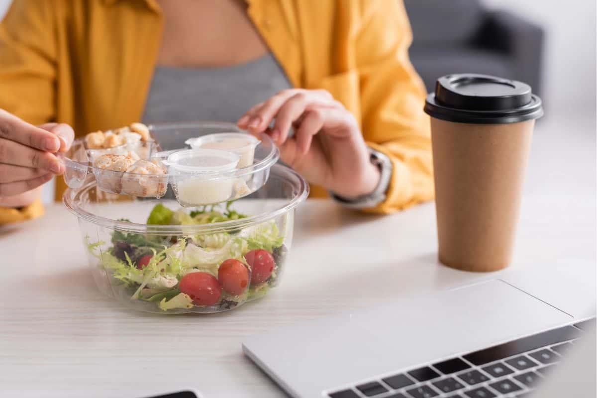 15 Yummy Office Snacks I Take to Keep Me Full All Day Long