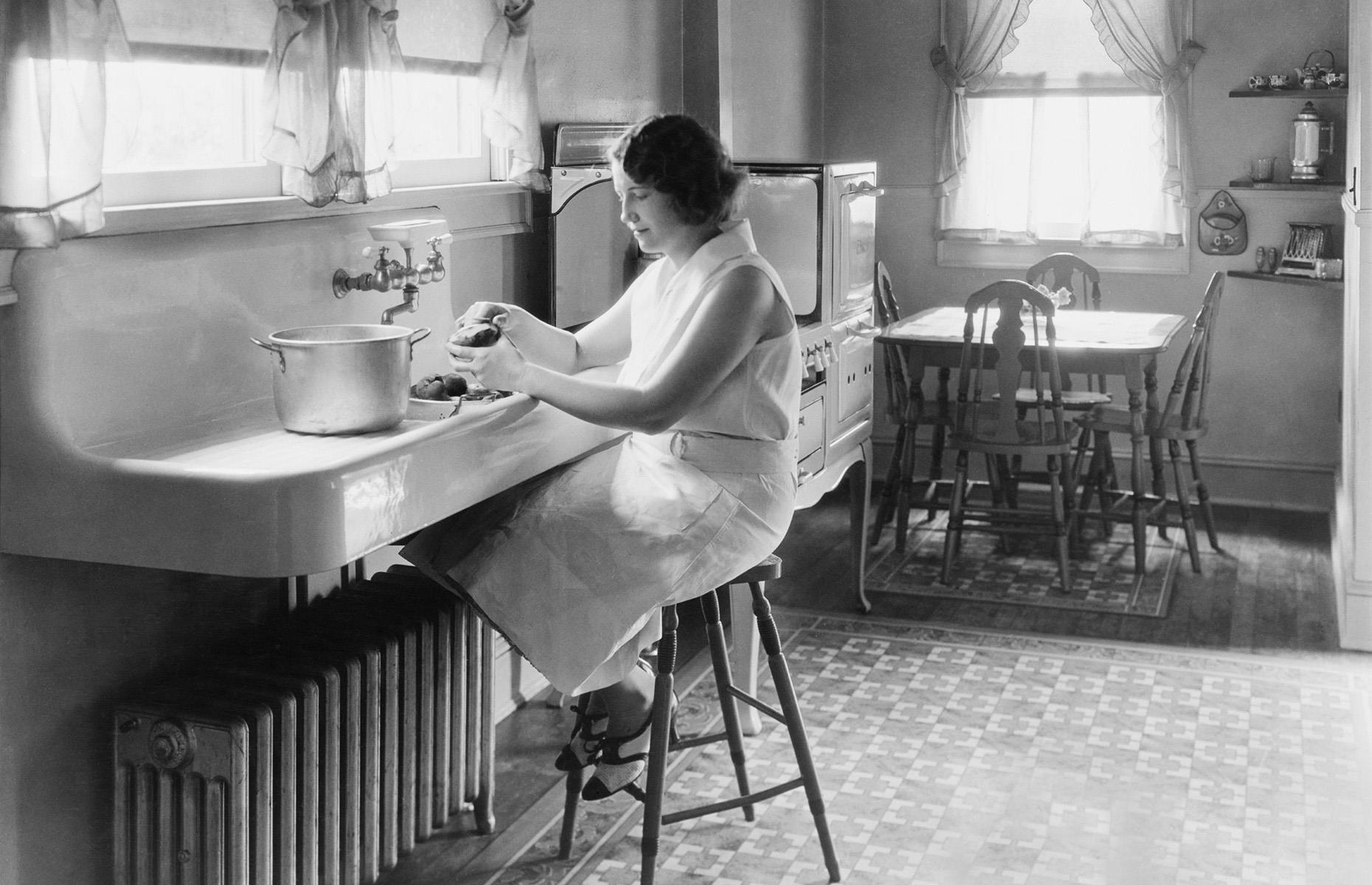 Vintage Photos Show What American Home Life Was REALLY Like In The 1920s