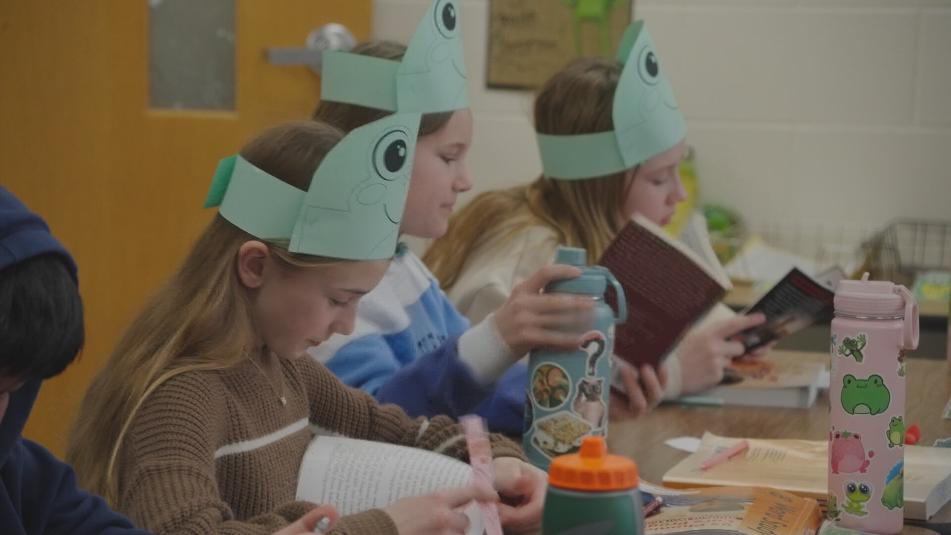 Sherman Elementary School 5th grade teacher honored with Golden Apple Award