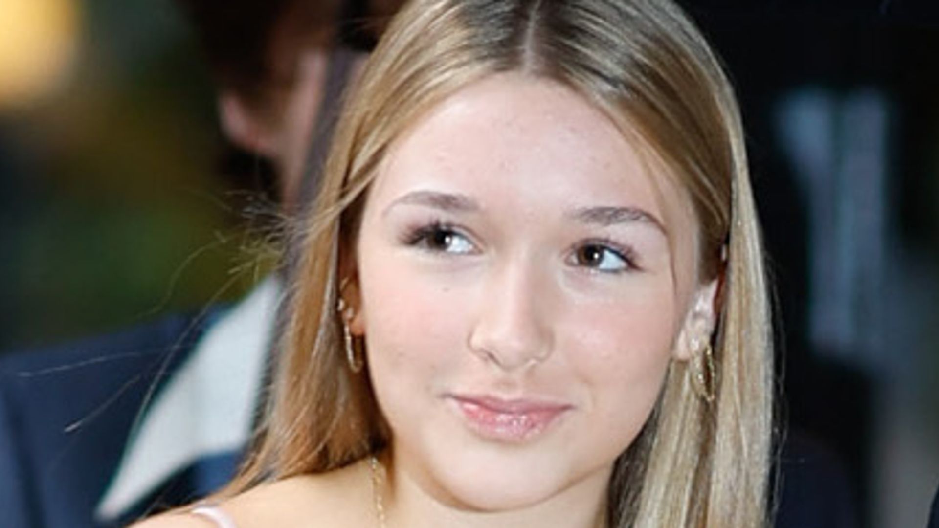 Harper Beckham puts super-long hair on display to support mum Vicotria ...
