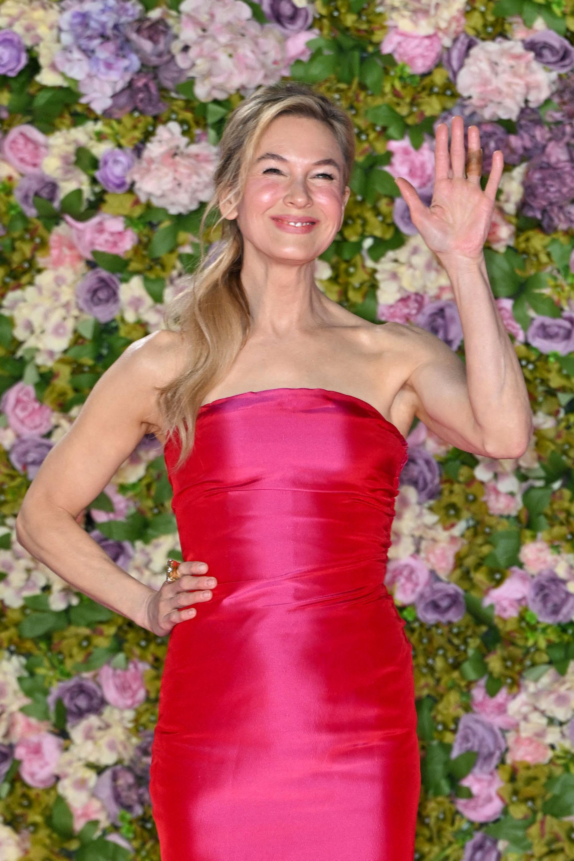 Renée Zellweger s’offre une rare apparition à Londres au bras de son ...