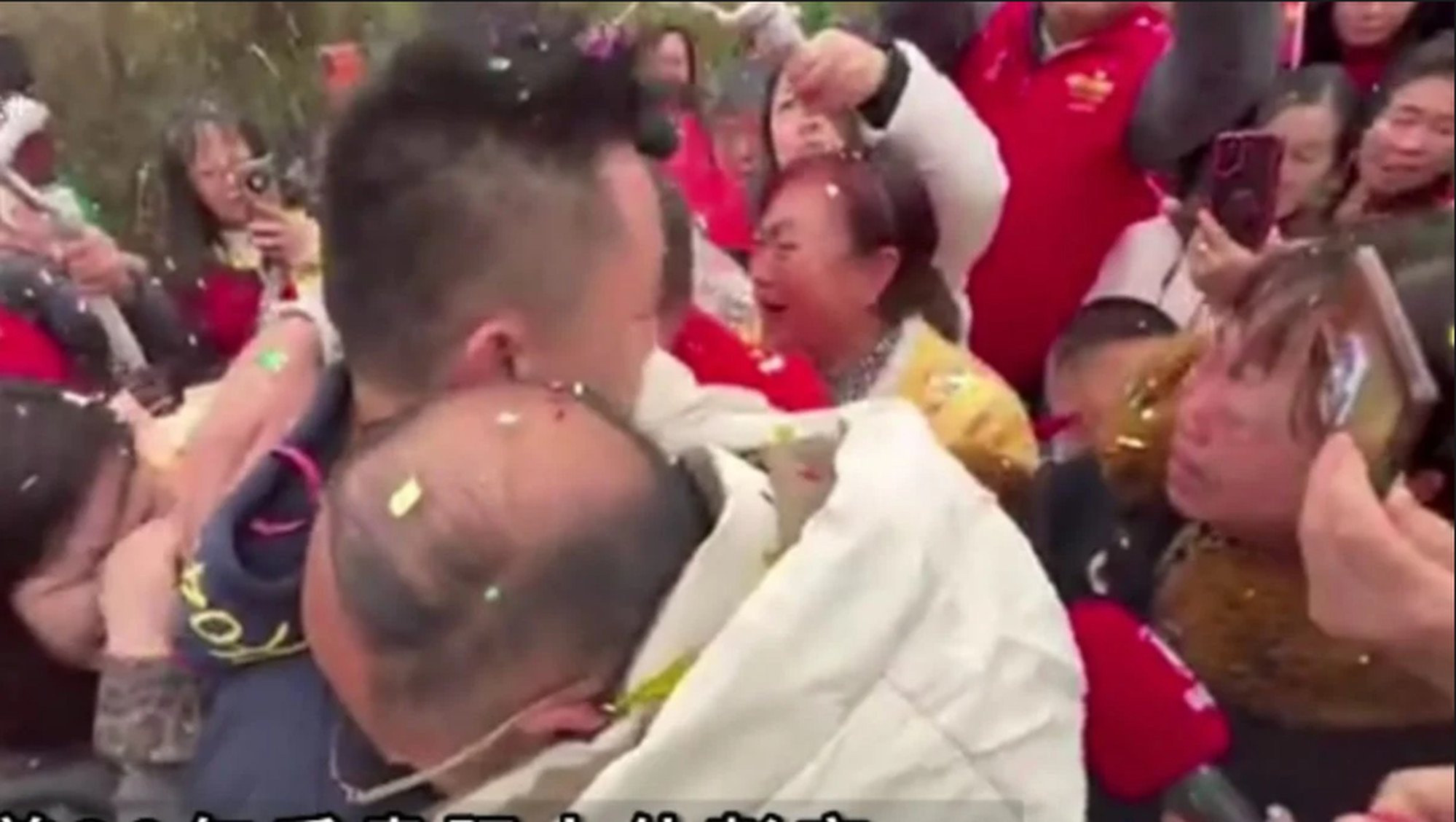 China cabby mistaken for friend by passenger leads to reunion with twin ...