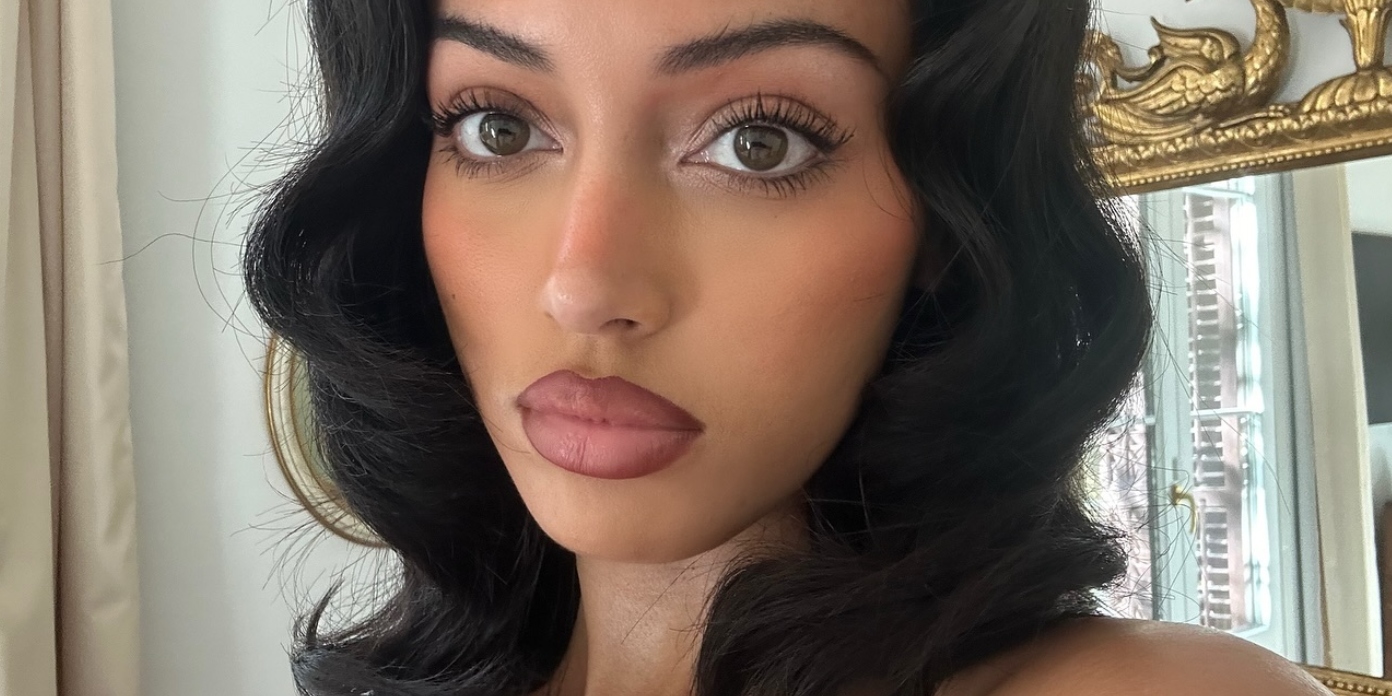 In lace, this model marries the transparent dress to perfection