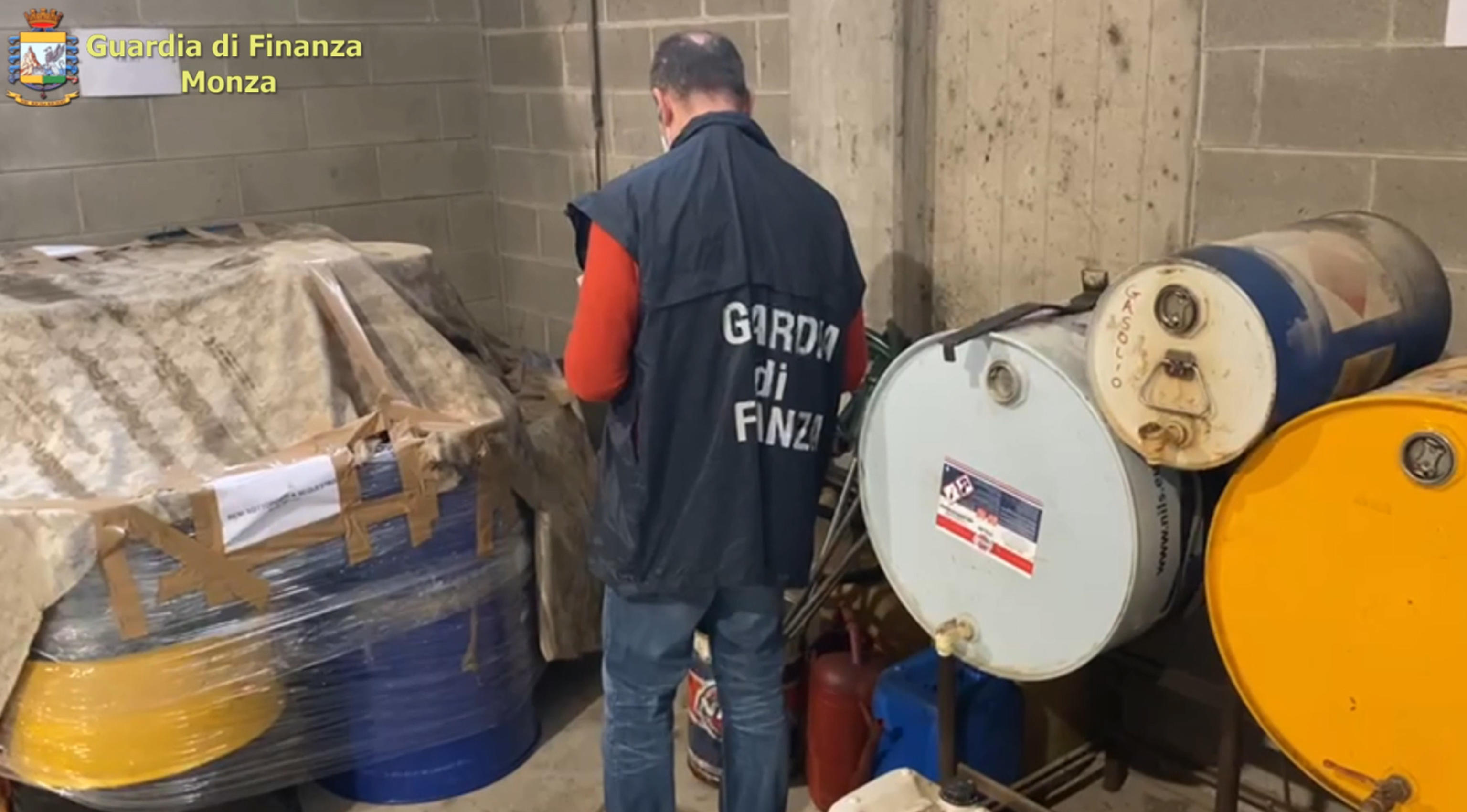 Coi droni la Gdf scopre una discarica con materiale infiammabile