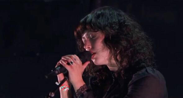 Dave Grohl's daughter Violet, 18, leaves Nirvana fans in tears after ...