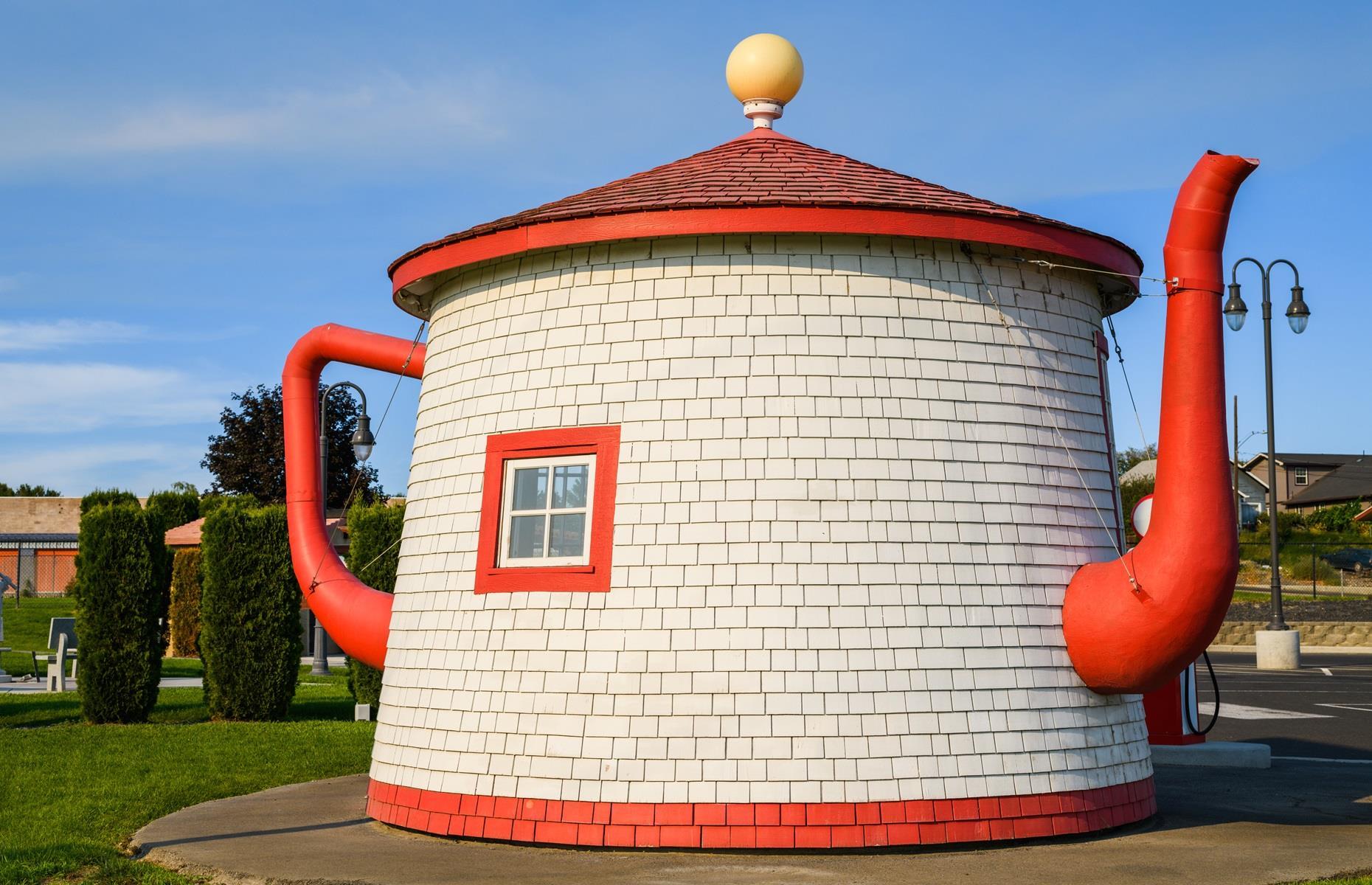 16 AMAZING buildings that look like everyday objects