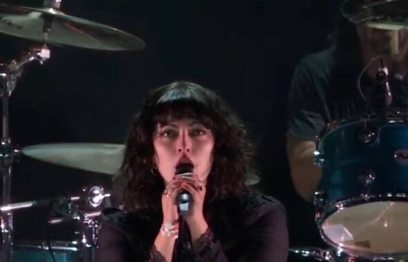 Dave Grohl's daughter Violet, 18, leaves Nirvana fans in tears after ...