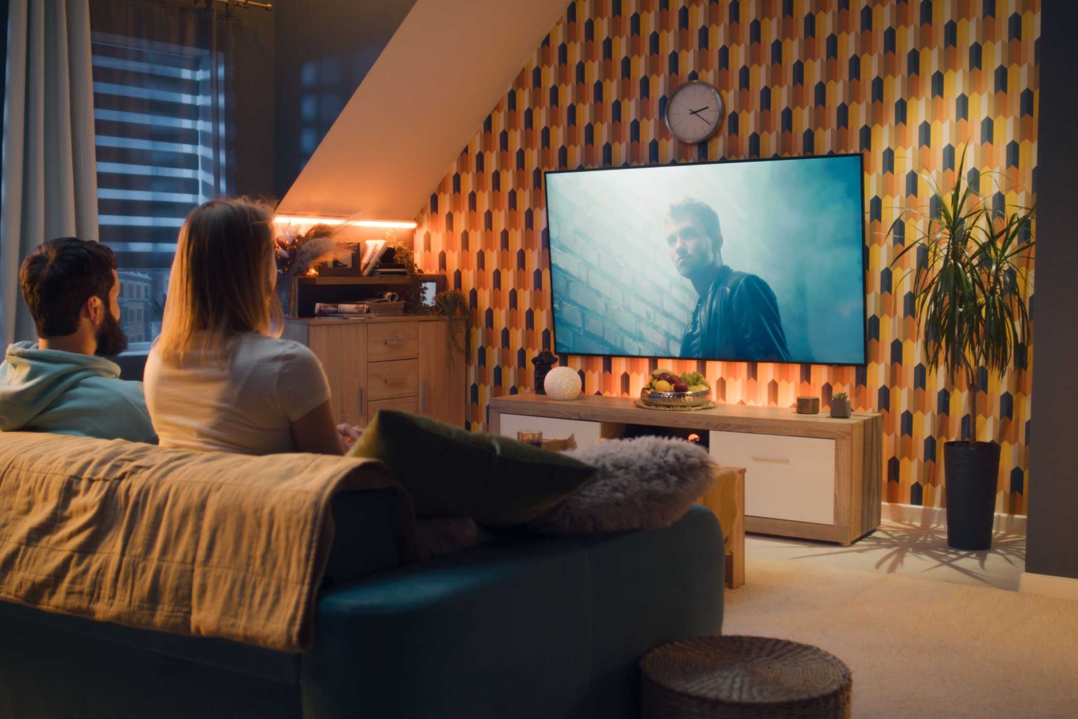 Movie Theaters Are Stuck in SDR—Here's Why Your TV's HDR Beats It ...