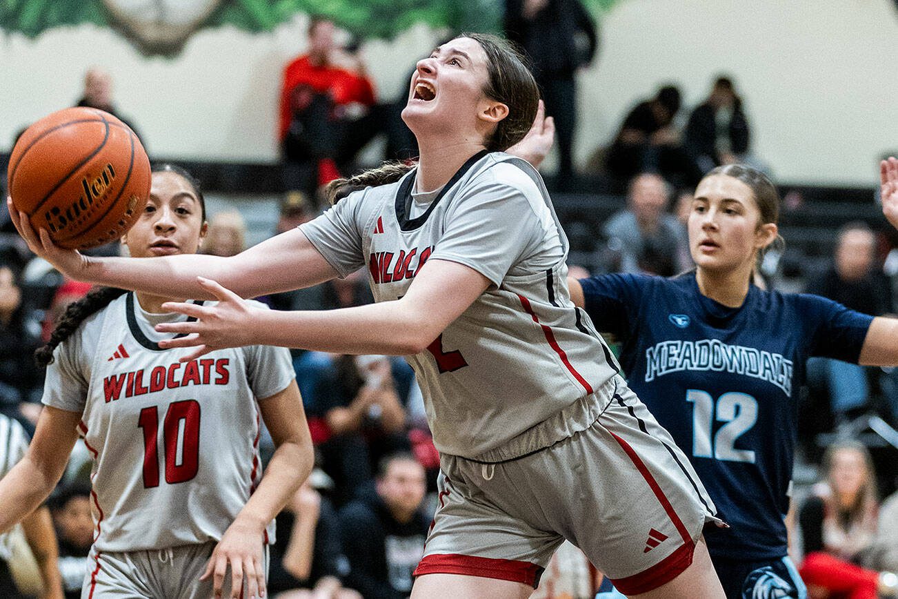 Archbishop Murphy girls hold off Mavs comeback, clinch league title