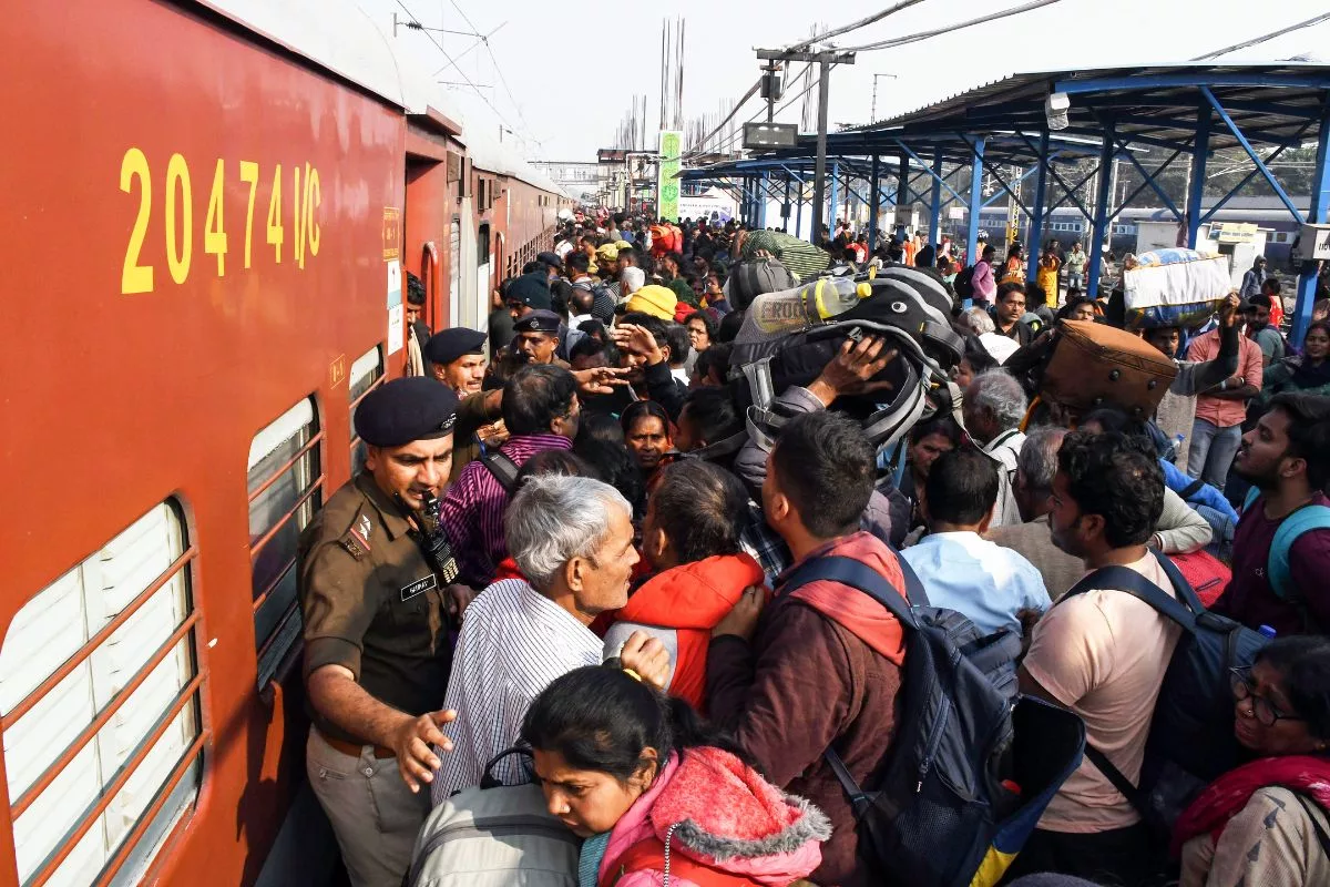 Prayagraj Railway operates over 700 trains in 2 days to facilitate ...