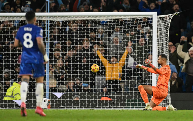 Chelsea vs West Ham as it happened: Blues reach Premier League's top ...