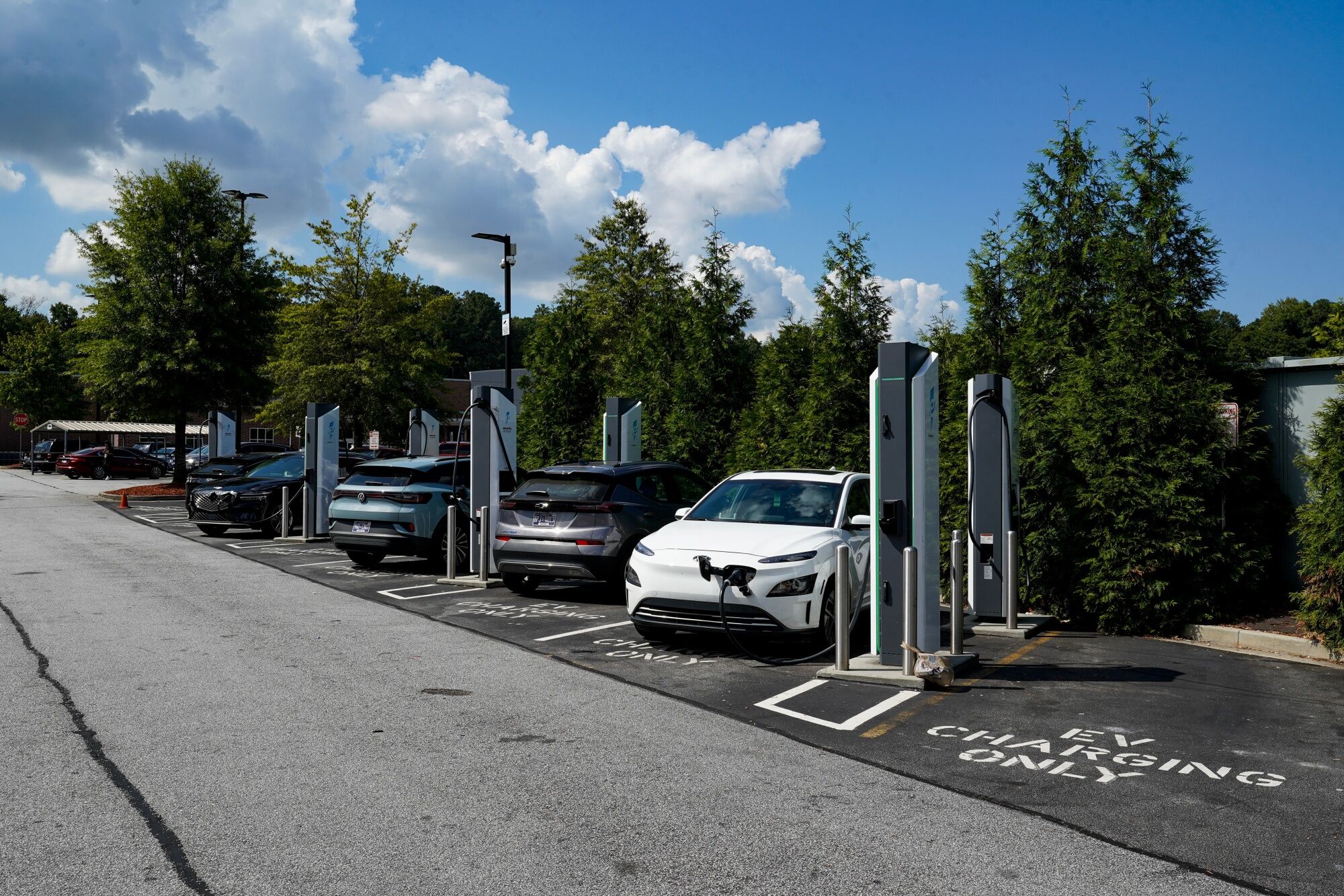 Auto Dealer Turned Senator Becomes Key Figure in Trump’s Anti-EV Crusade