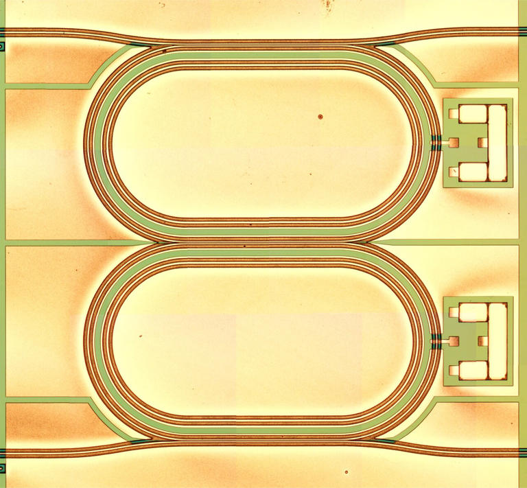Coupled semiconductor lasers generate novel optical patterns, enabling ...
