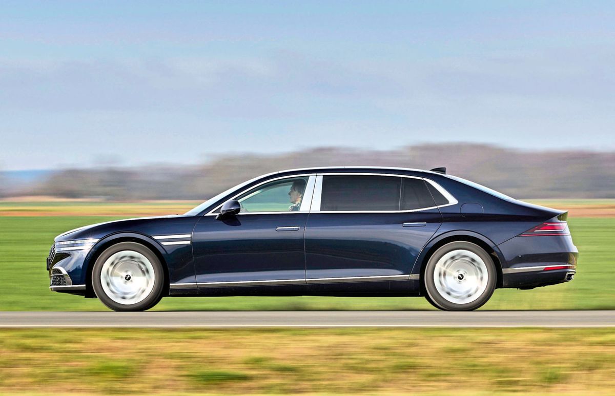 Hemos probado el Genesis G90 LWB: la palabra “confort” en una nueva ...