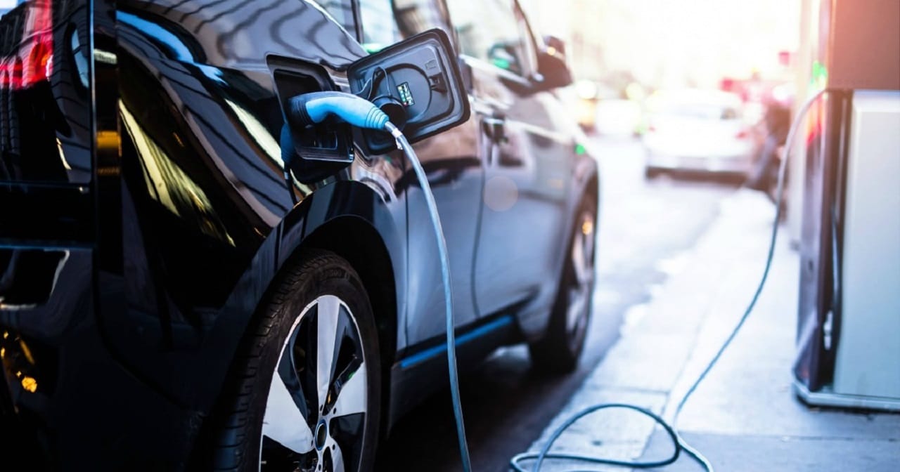 Deloitte: auto elettriche ancora troppo care, cresce l’interesse per le ...