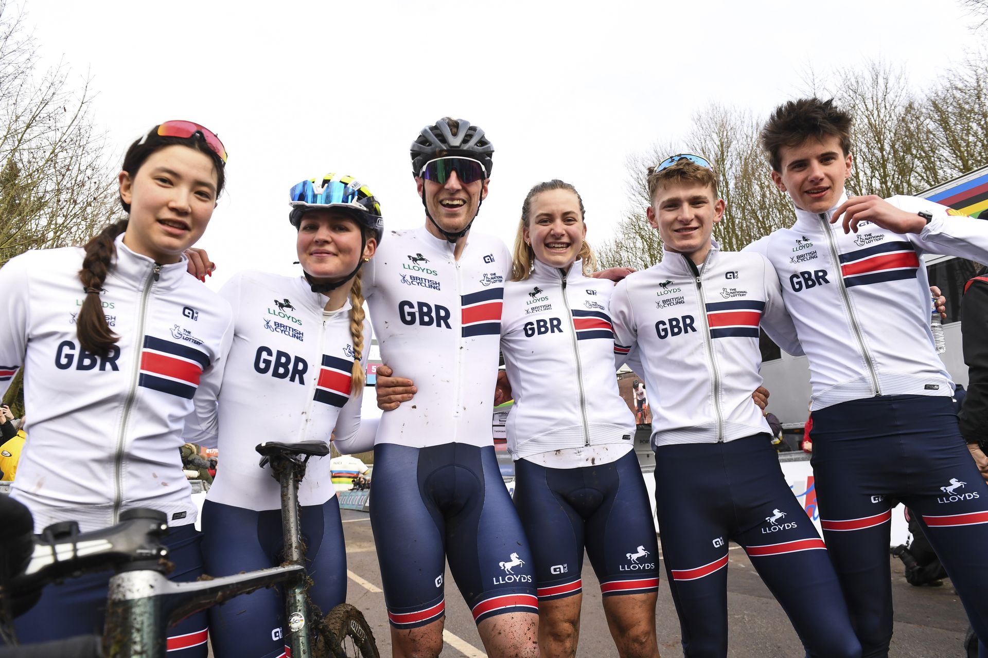 Great Britain win first ever mixed relay title at Cyclo-cross World ...