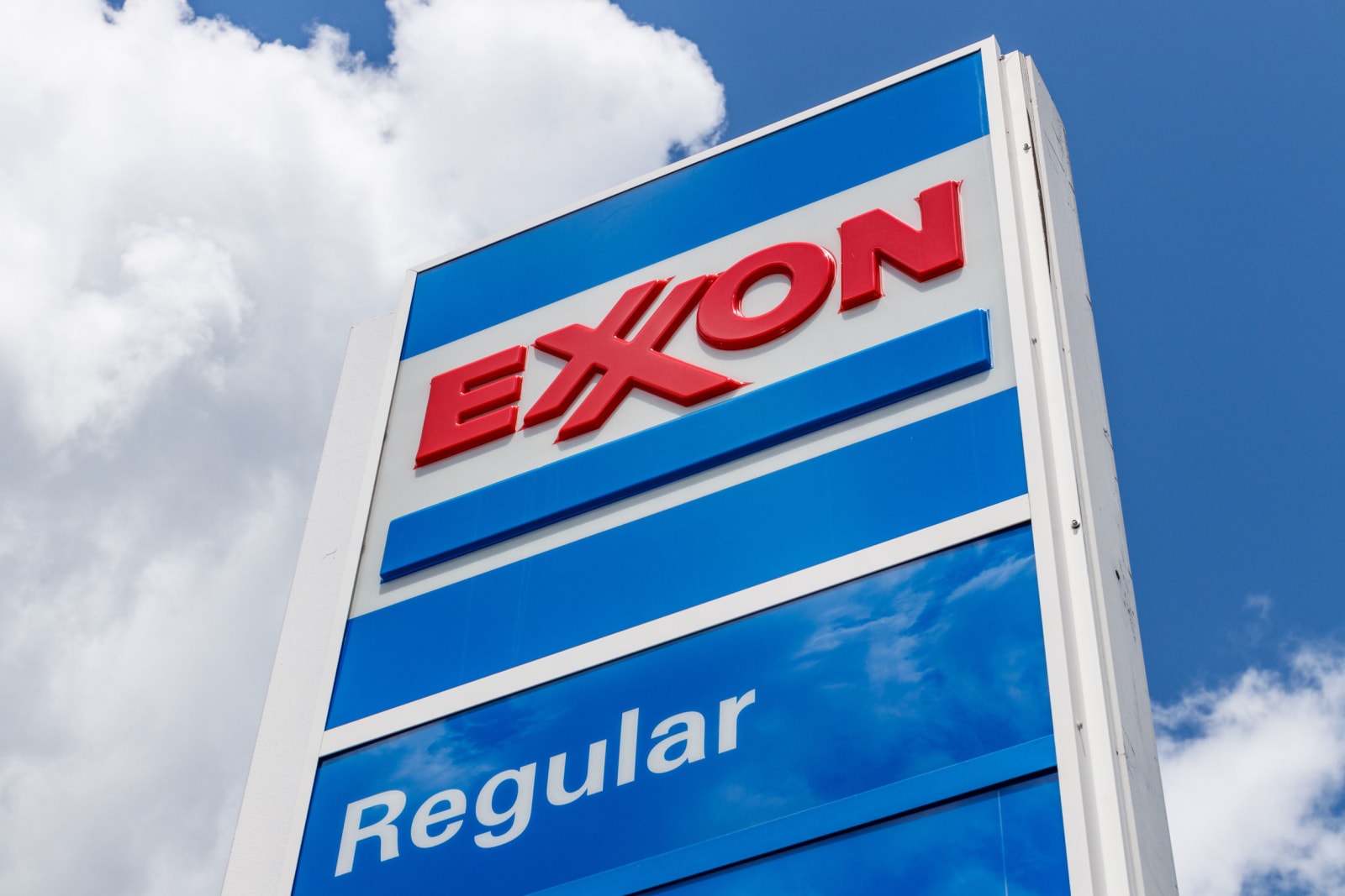 ExxonMobil exceeds profit expectations despite lower oil prices