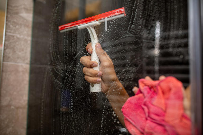 It’s dangerous to clean the shower while using it – here’s why