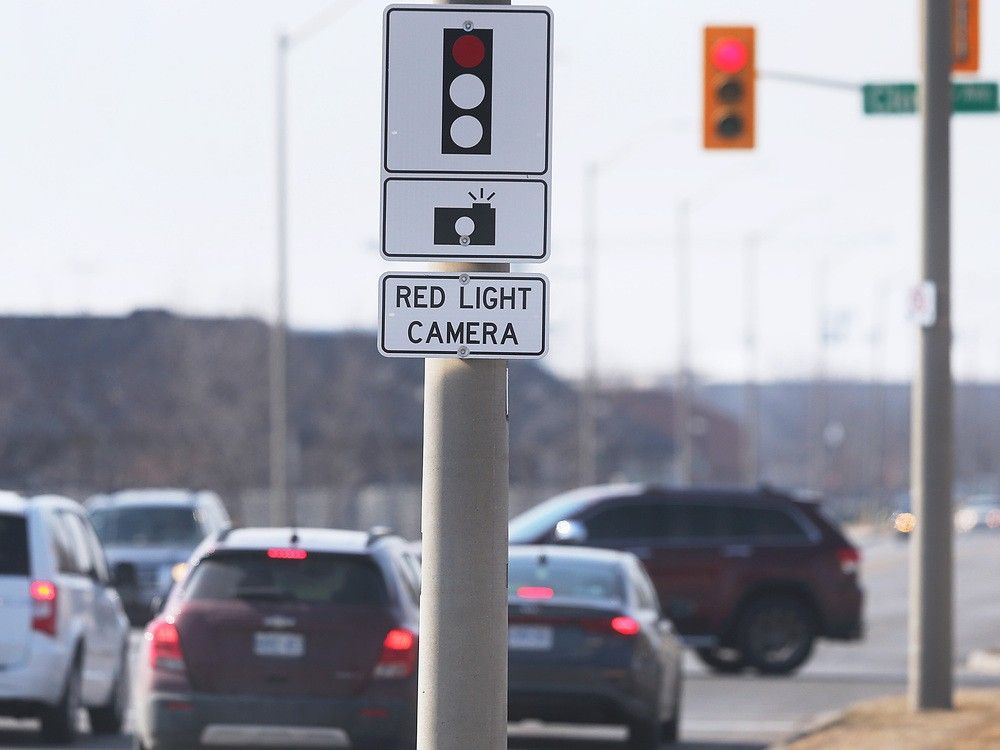 Windsor to nab red-light runners with cameras at four more intersections