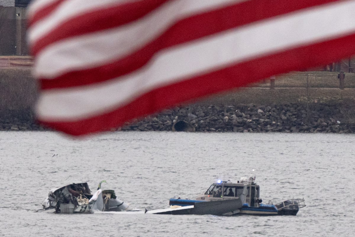Washington plane crash: Black box recovered from Black Hawk helicopter ...