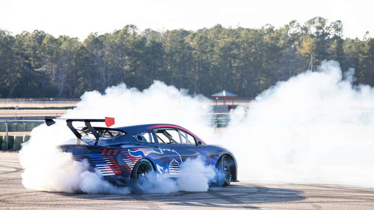 Iconic South Beach strip to welcome back two-way car traffic after ...
