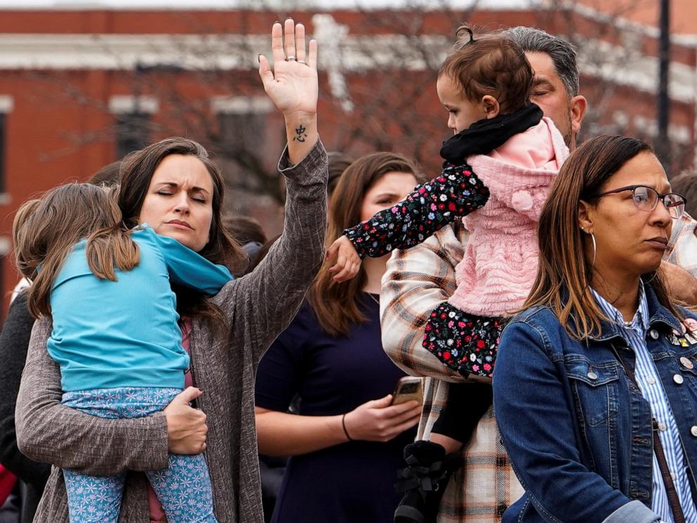 DC plane crash live updates: 41 sets of remains have been recovered