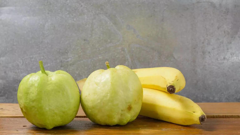 Which is healthier: Guava vs Banana