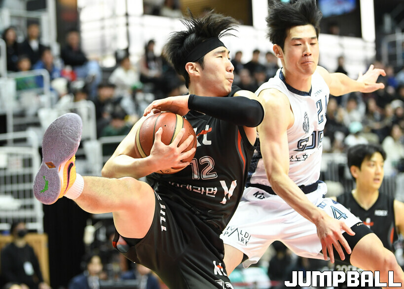 [프로농구화보] 해먼즈 23점, 허훈 16점 맹활약 KT, 78-73으로 소노에 승리