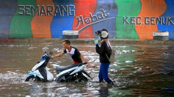 Daripada Mesin Nyala, Dorong Motor Saat Lewati Banjir Resiko Rusak ...