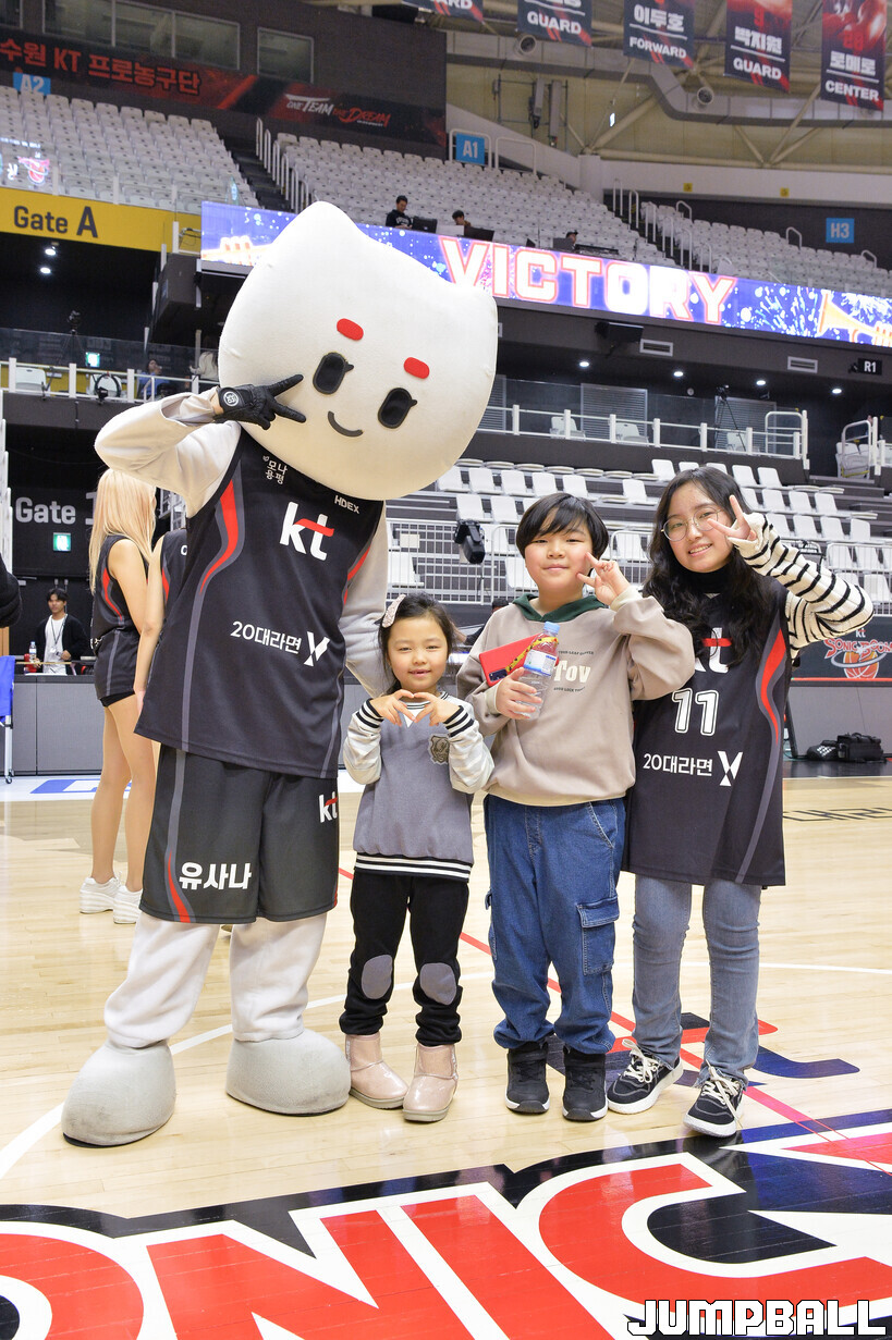 [프로농구화보] 해먼즈 23점, 허훈 16점 맹활약 KT, 78-73으로 소노에 승리