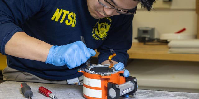 Investigators recovered black boxes from the American Airlines plane ...