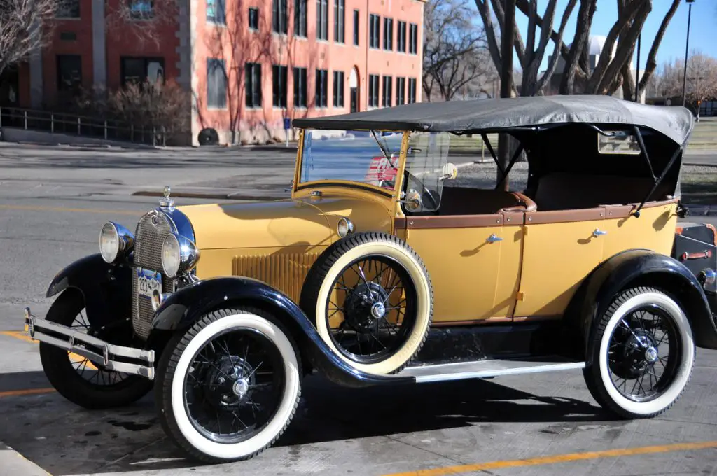 13 Iconic American Cars From the Past That Are Beloved Today