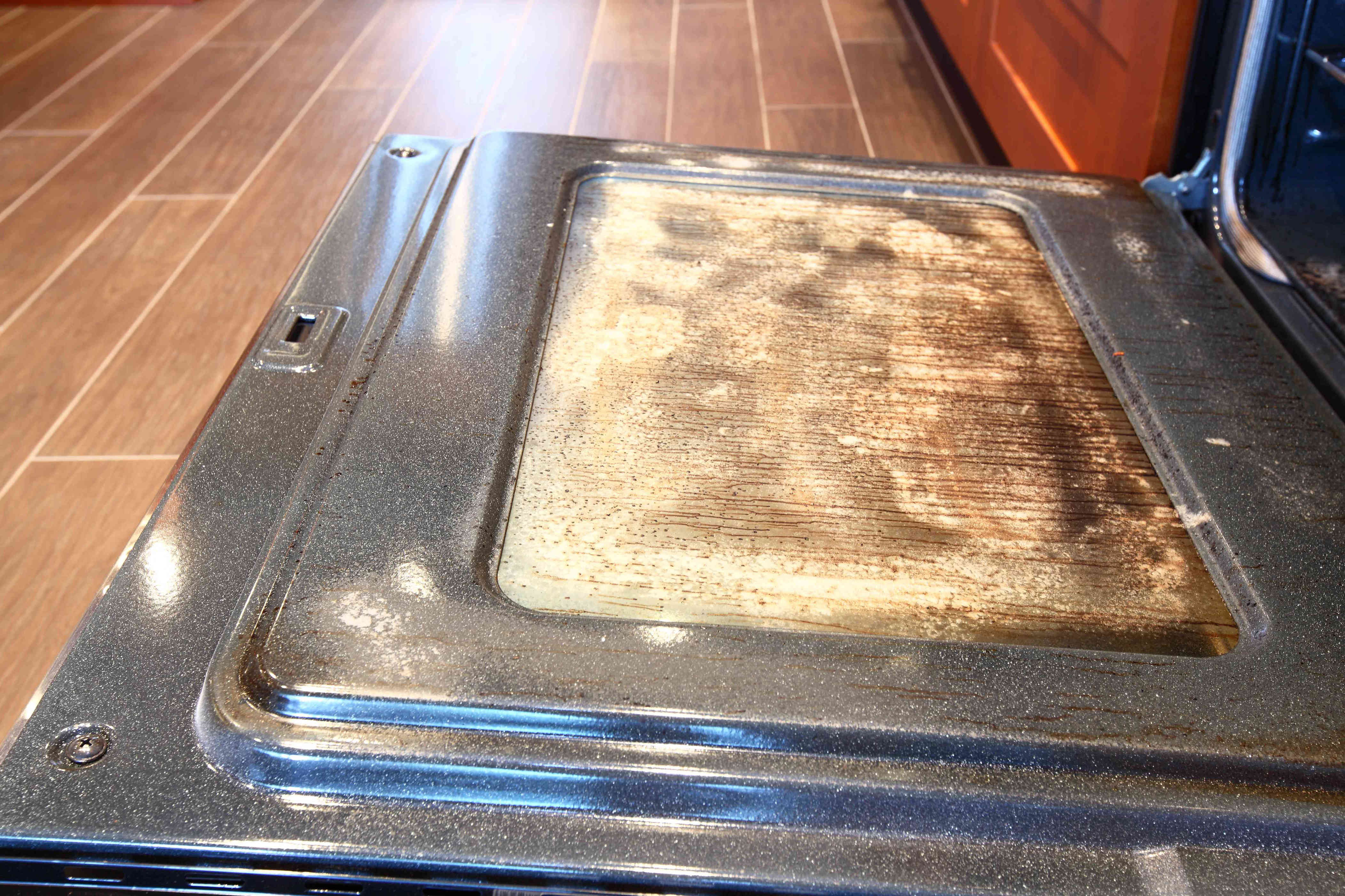How to clean a glass oven door the right way, according to experts