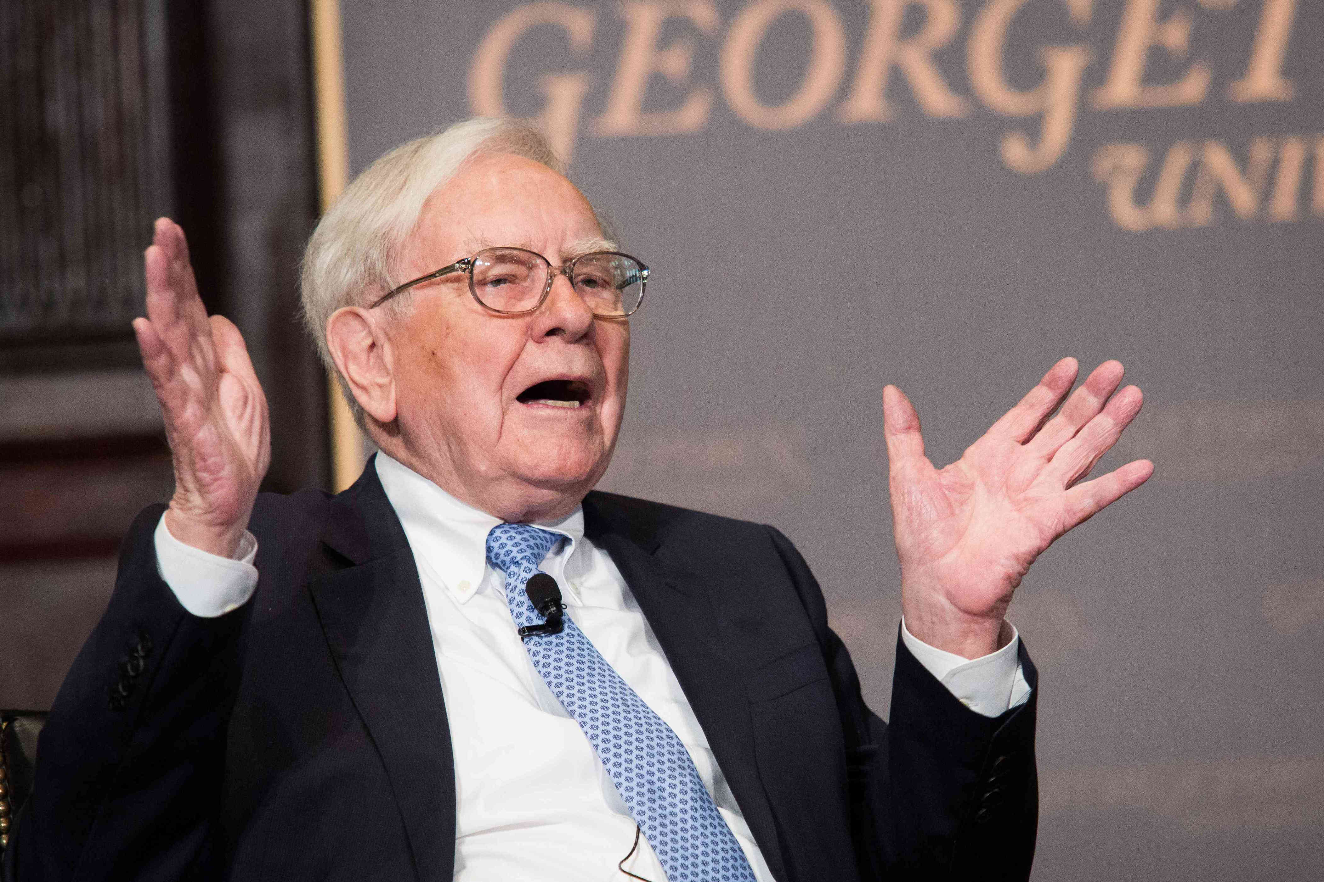This Chart Could Explain Why Warren Buffett Is Holding $325 Billion in Cash