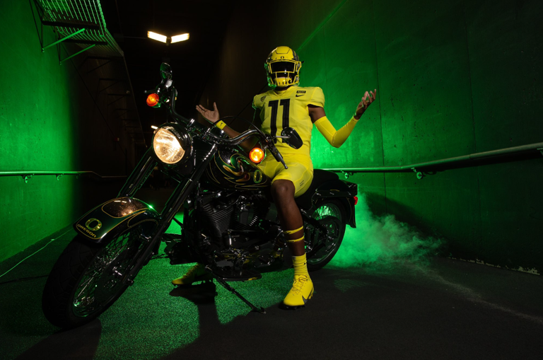 Oregon Ducks 2025 signing class sees major movement in updated rankings