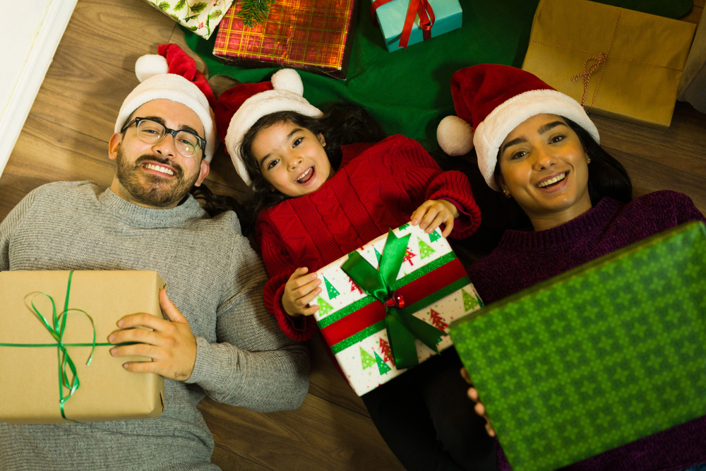 20 Timeless Holiday Traditions to Start with Your Family