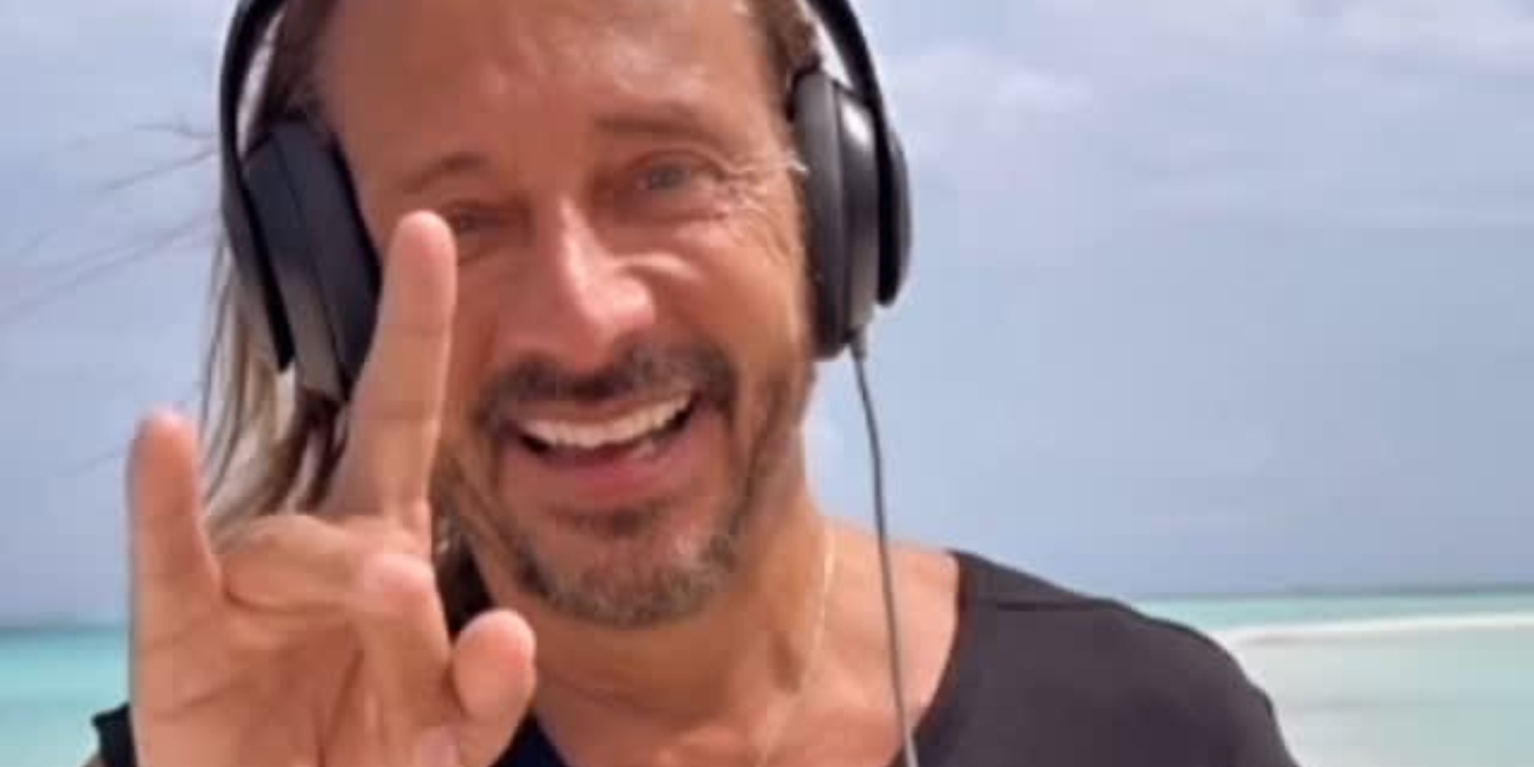Bob Sinclar si toglie la maschera... nel suo nuovo video piccante!