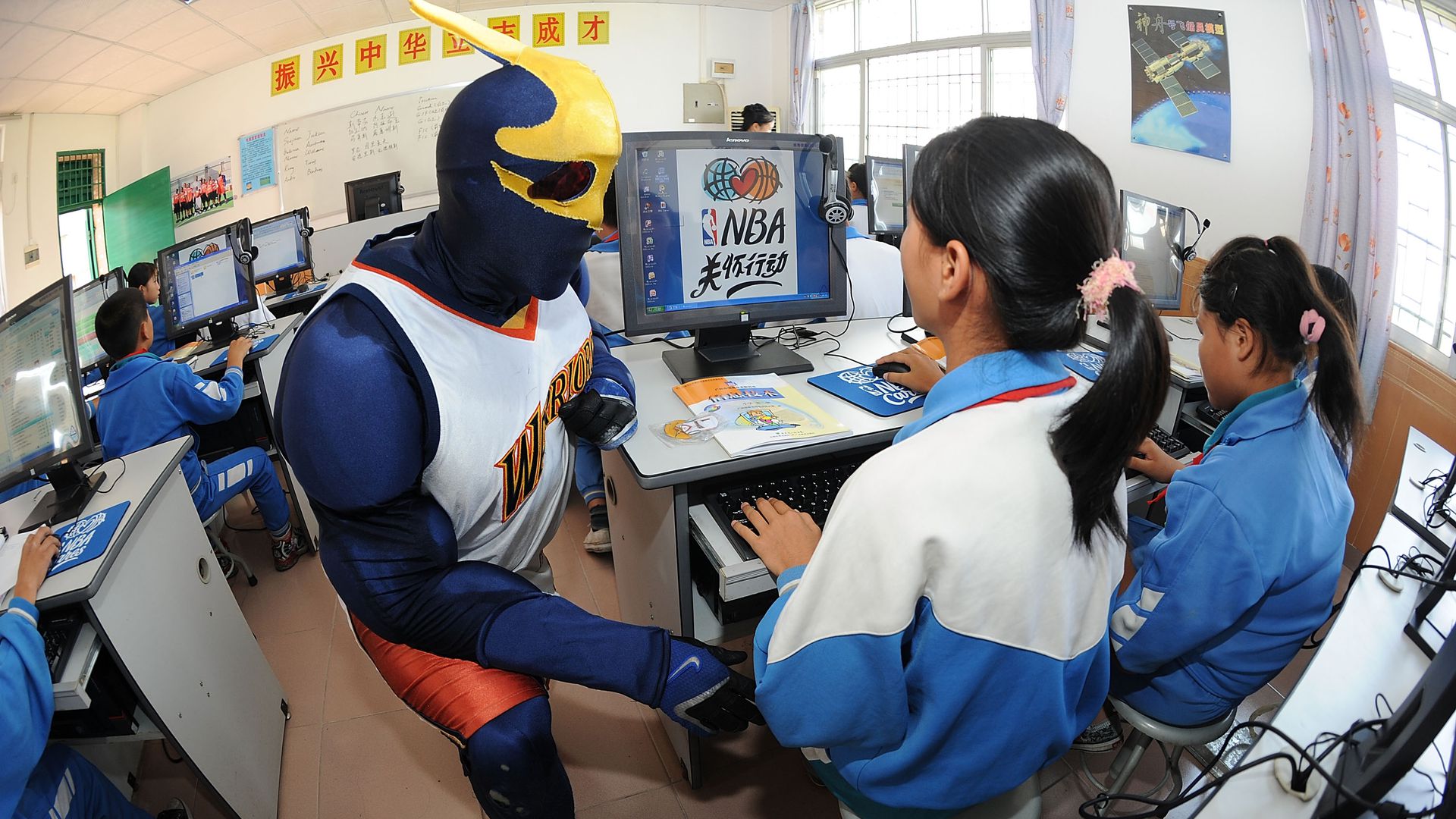 Warriors spotlight local youth organization Hack the Hood