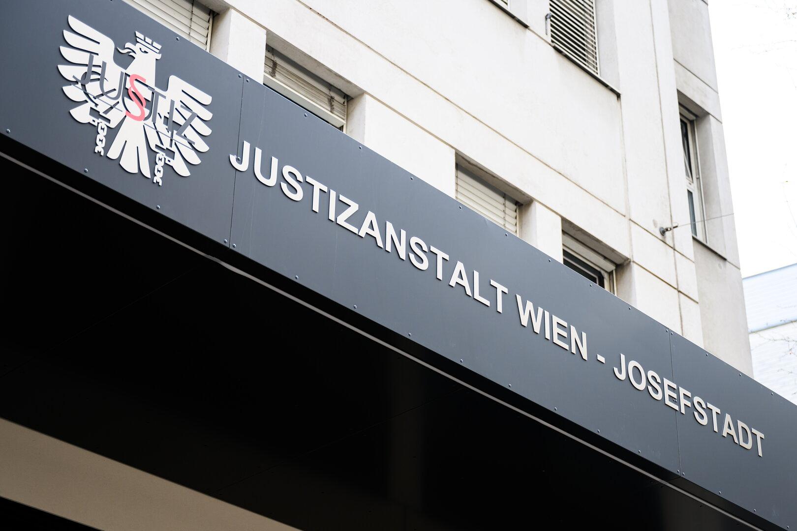 U-Haft verlängert: So verbringt Benko seine Haft in der Einzelzelle
