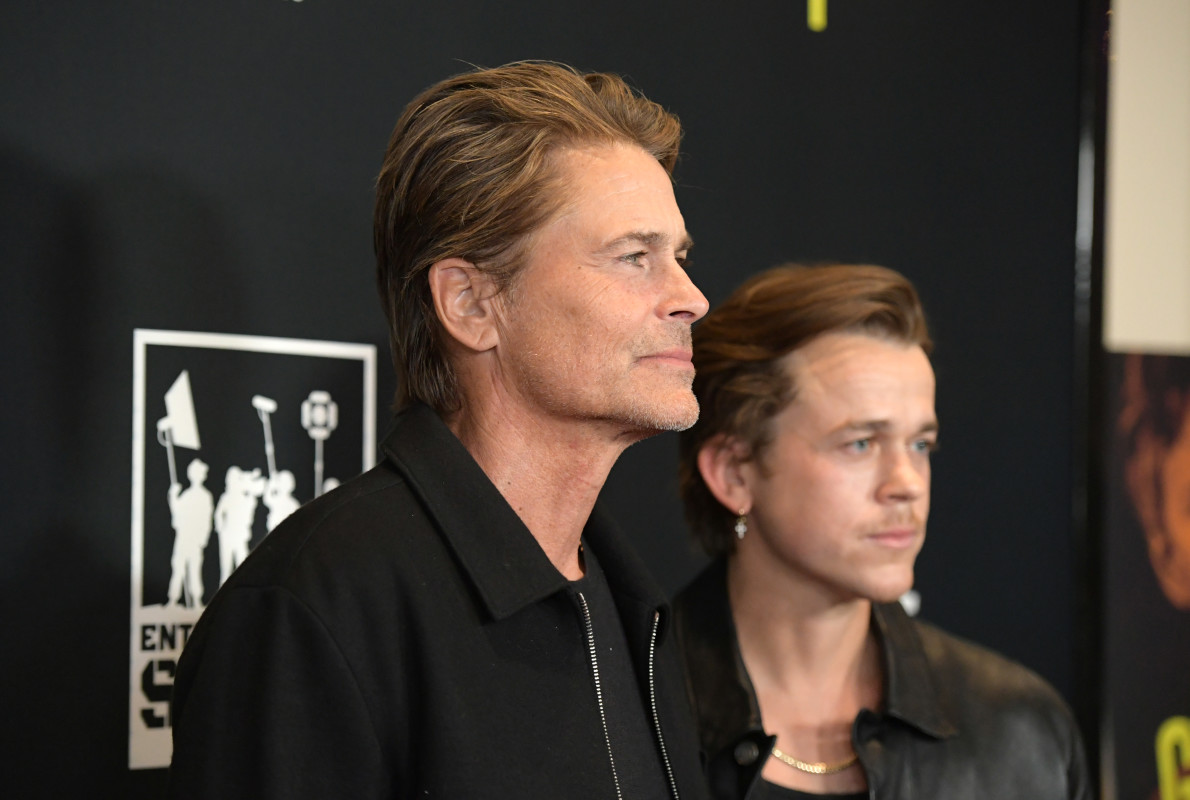 Rob Lowe’s Lookalike Son Trolls Dad in Savage Red Carpet Moment
