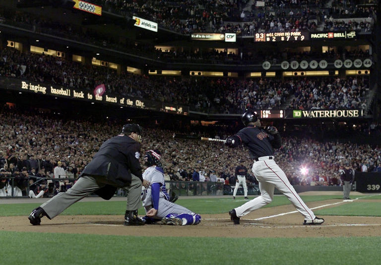 Barry Bonds Statue Coming Outside of Giants' Oracle Park