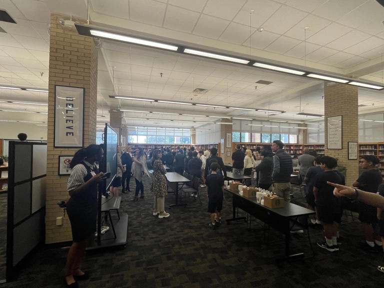 Dallas ISD students move into a new library