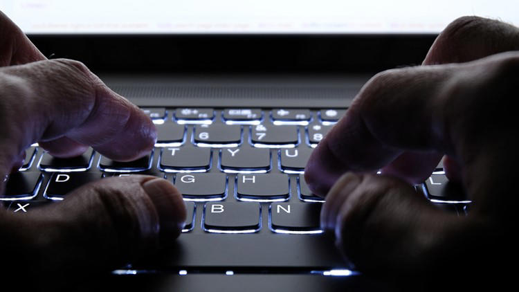 Ex-USC employee arrested in online child enticement sting