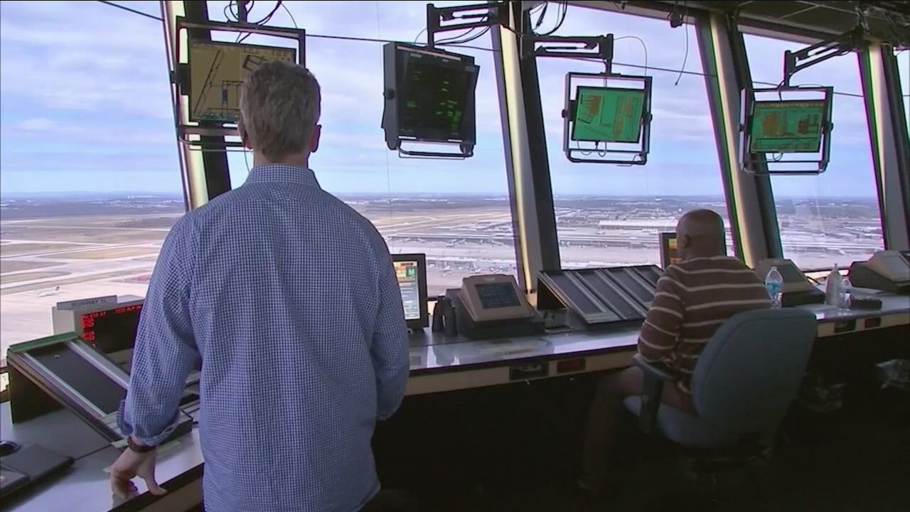 'Wakeup call': Bipartisan lawmakers call for more air traffic ...