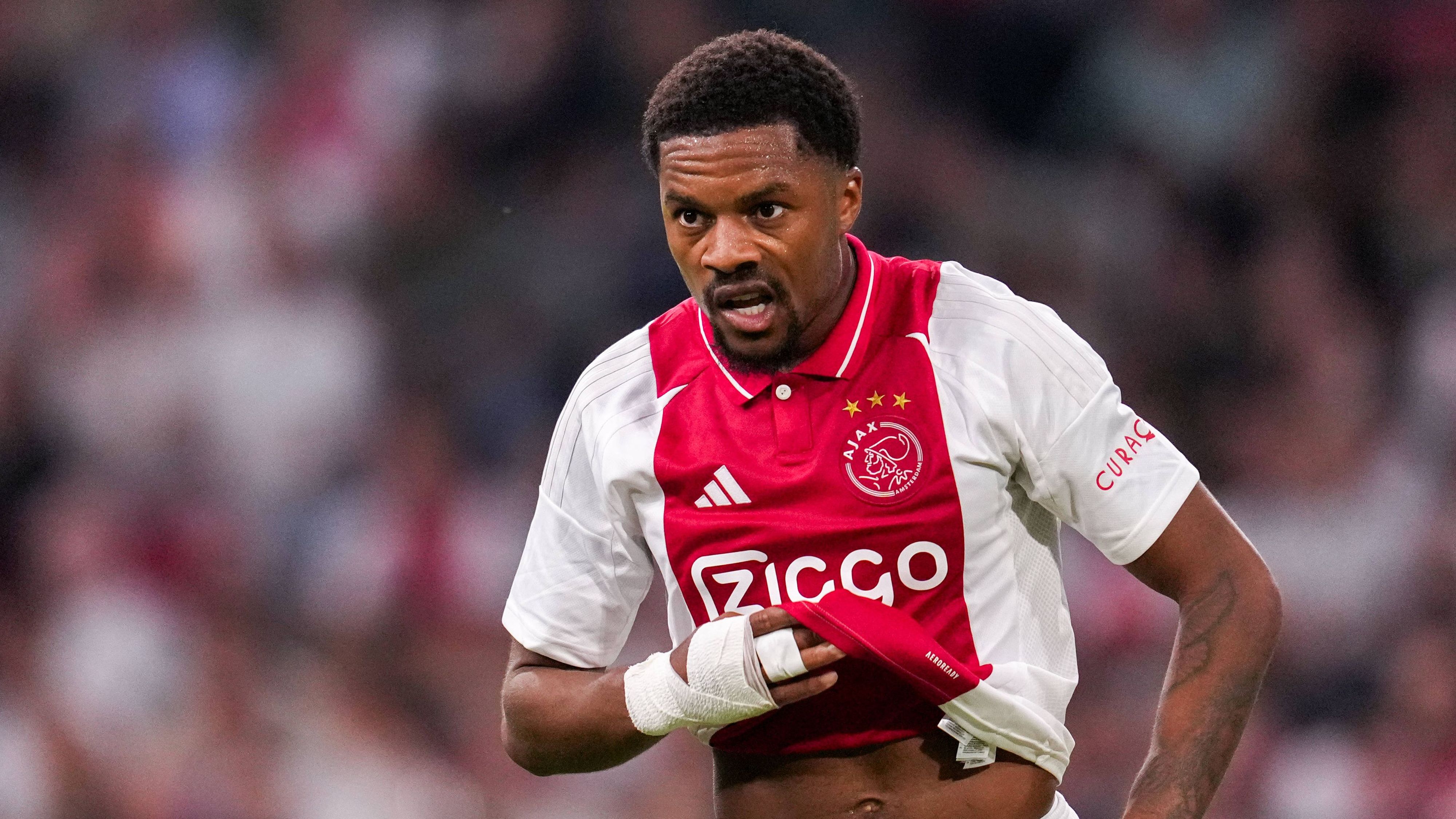 Verweij onthult voor Ajax gunstige details rondom verhuur Akpom aan ...