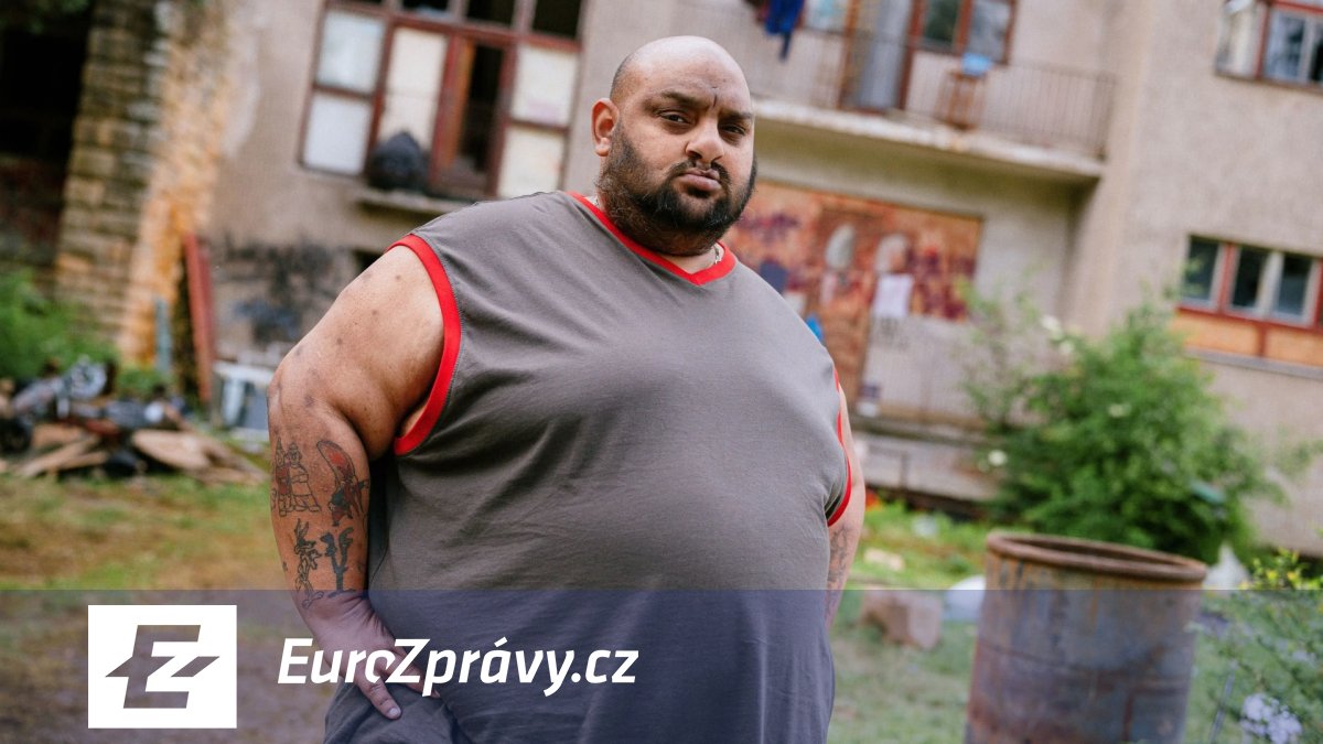 RECENZE: Řezník navařil Na plech s pikem u nosu. Ghetto, korporát i výkaly