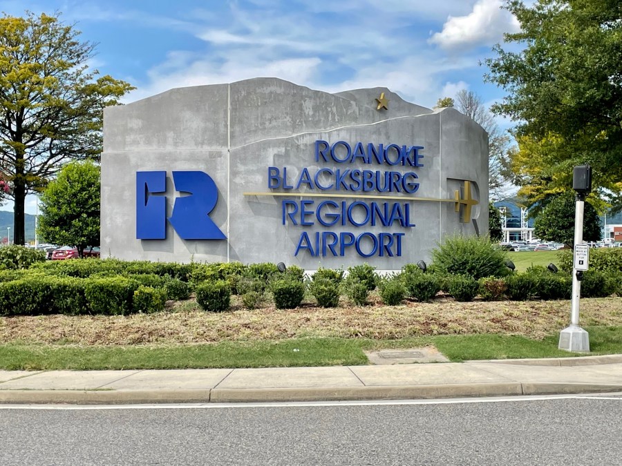 Aircraft diverted to ROA after emergency pressurization issue