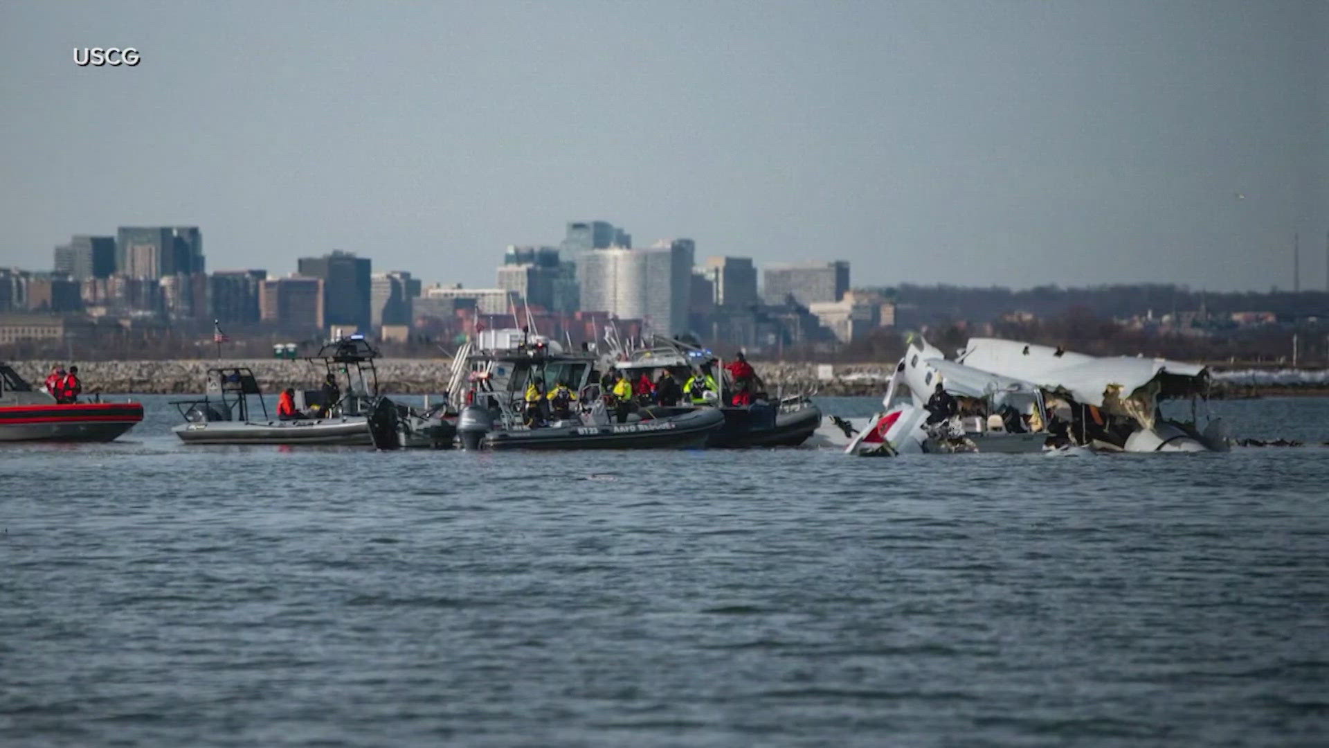 American Airlines plane crash near Washington D.C.: More than 40 bodies ...