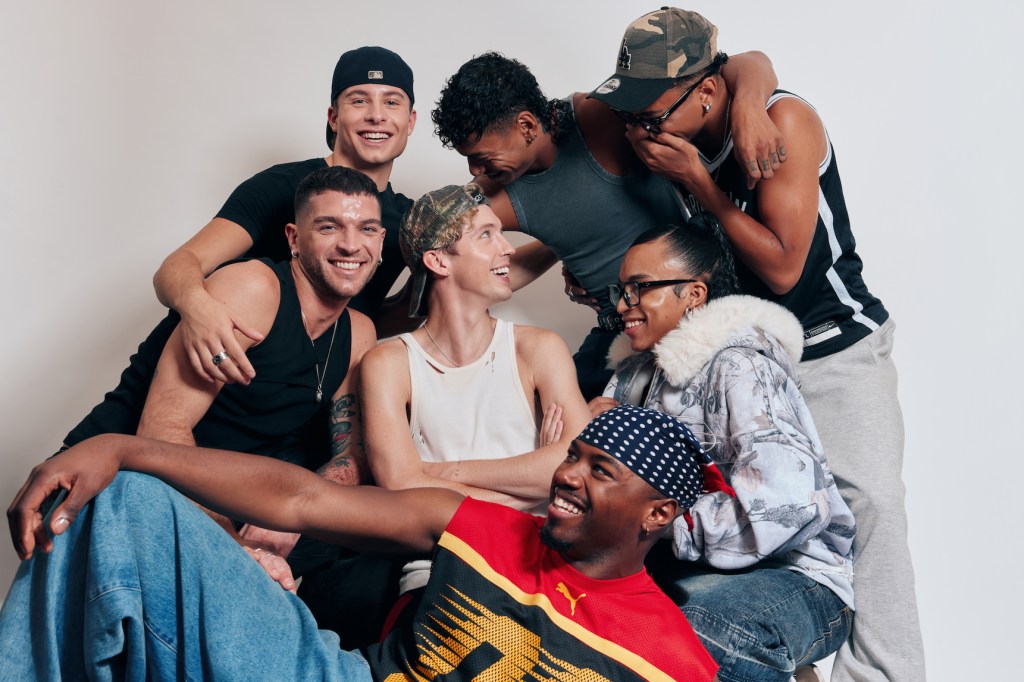 Troye Sivan Reveals Dating Turn-Ons and Hook-Up Habits in New Grindr ...