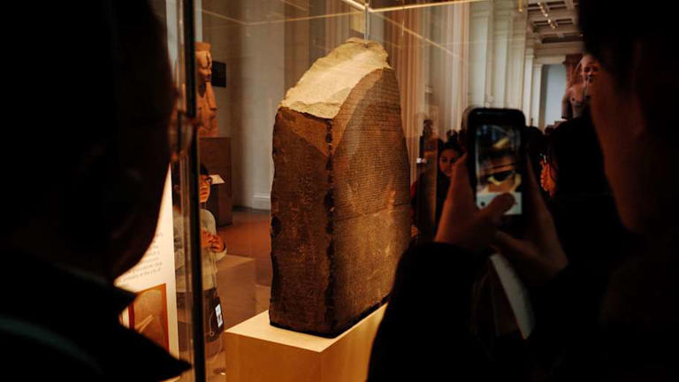 15 Solid Facts About the Rosetta Stone